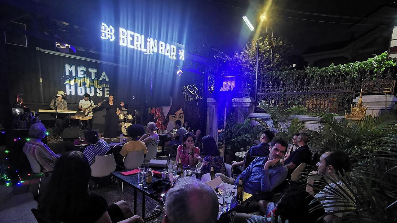 Bar and Restaurant | Meta House Phnom Penh