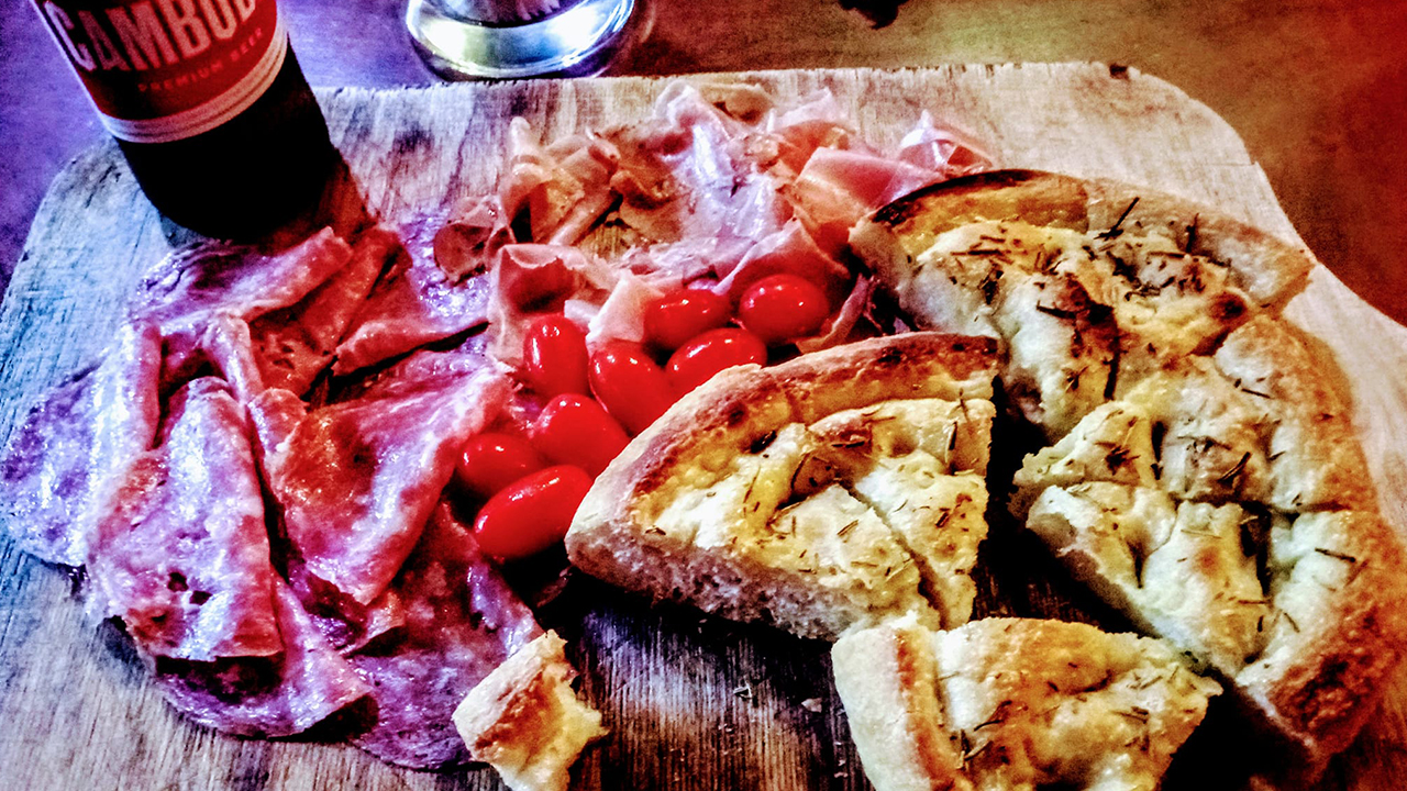 Bar and Restaurant | Meta House Phnom Penh